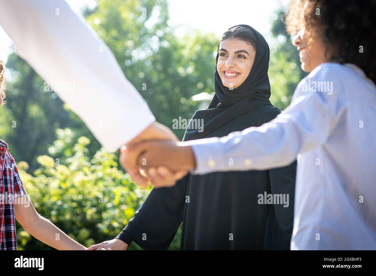 Traditional emirate family hi-res stock photography and images - Alamy