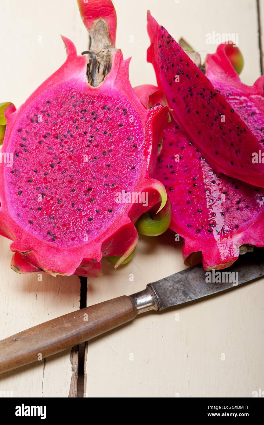 Purple dragon fruit hi-res stock photography and images - Alamy