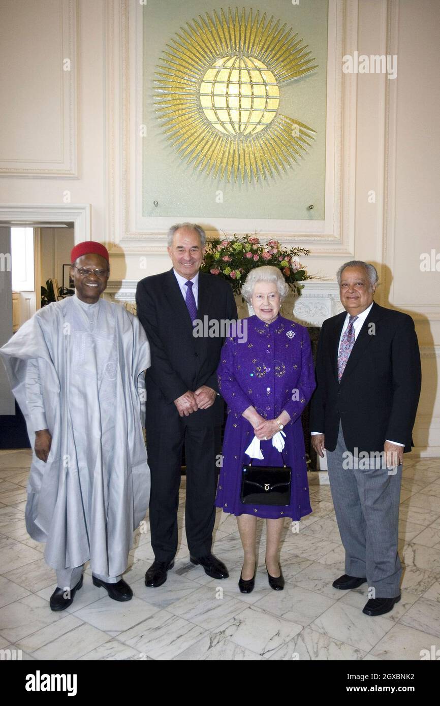 Queen Elizabeth II poses for a photograph with former Commonwealth ...
