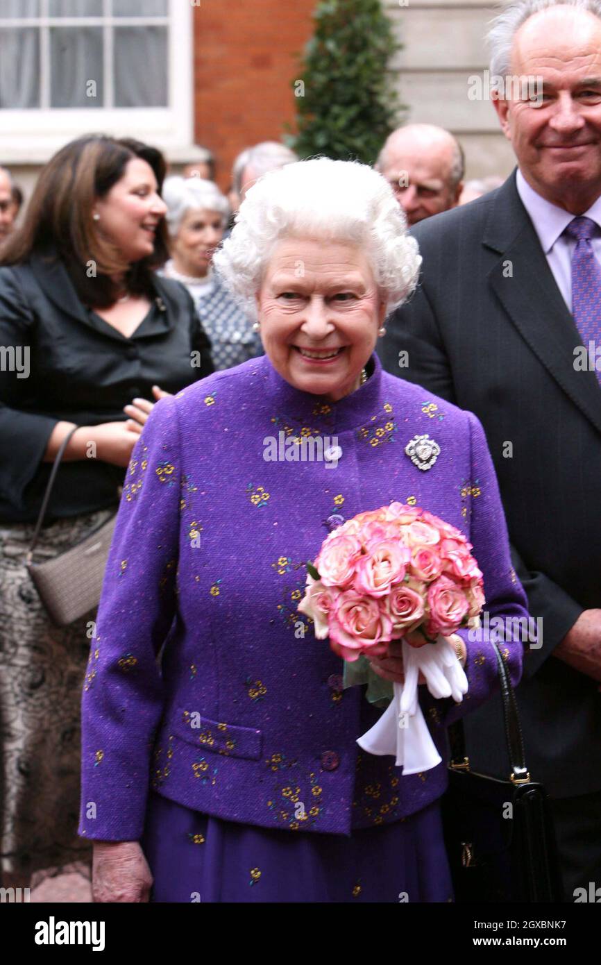 Queen Elizabeth II leaving Stock Photo - Alamy