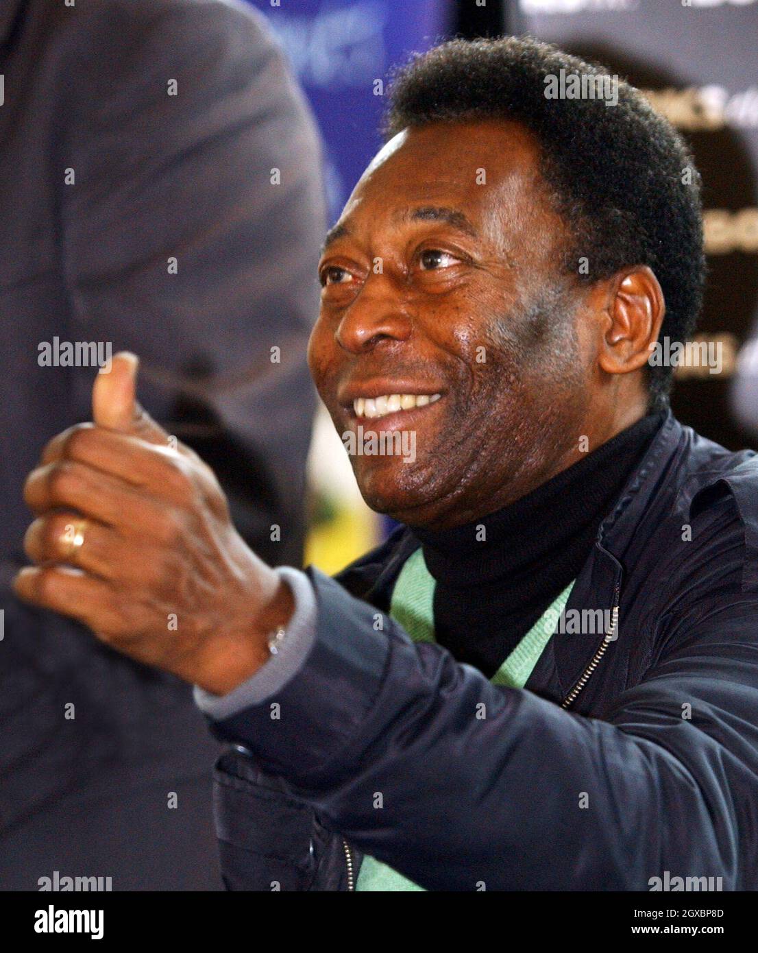 Pele signs books at Borders Books, Canary Wharf, London Stock Photo - Alamy