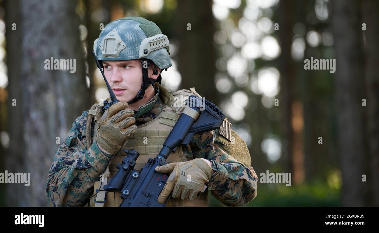 Modern Warfare Soldier Commander Officer Talking Portable Radio Station ...