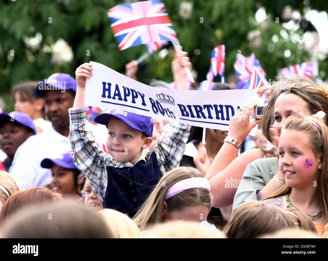 A young guest sends Queen Elizabeth II birthday wishes Stock Photo - Alamy