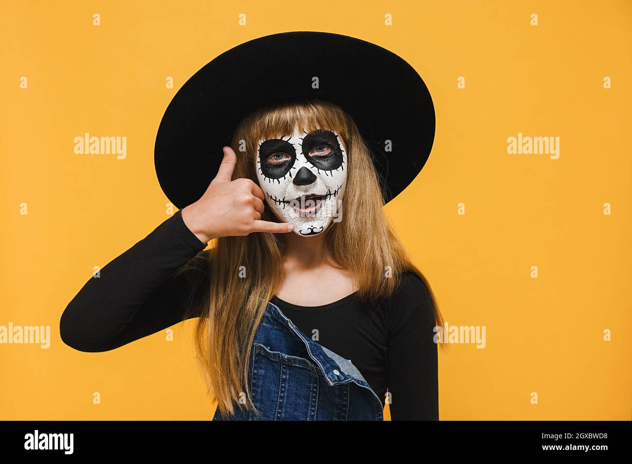 Scary phone call hi-res stock photography and images - Alamy