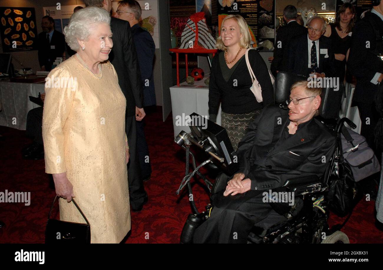 Queen elizabeth stephen hawking hi-res stock photography and images - Alamy