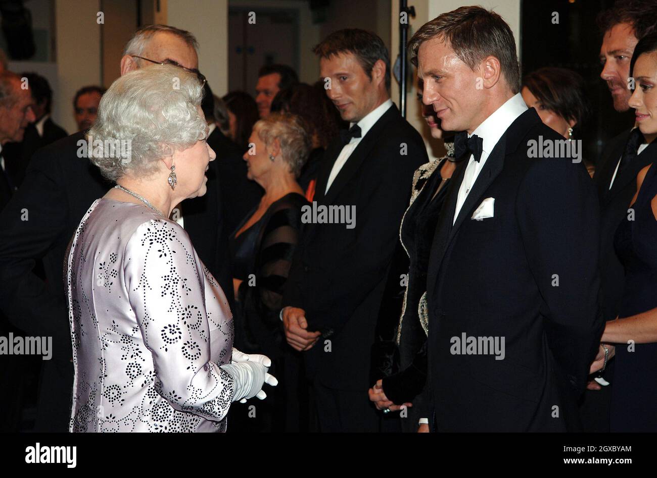 Queen elizabeth james bond craig hi-res stock photography and images ...