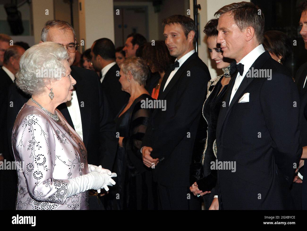 Queen elizabeth james bond craig hi-res stock photography and images ...