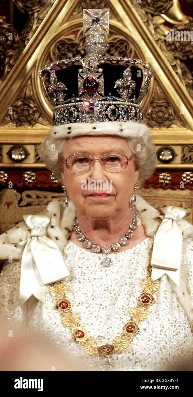 Queen elizabeth ii crown hi-res stock photography and images - Alamy