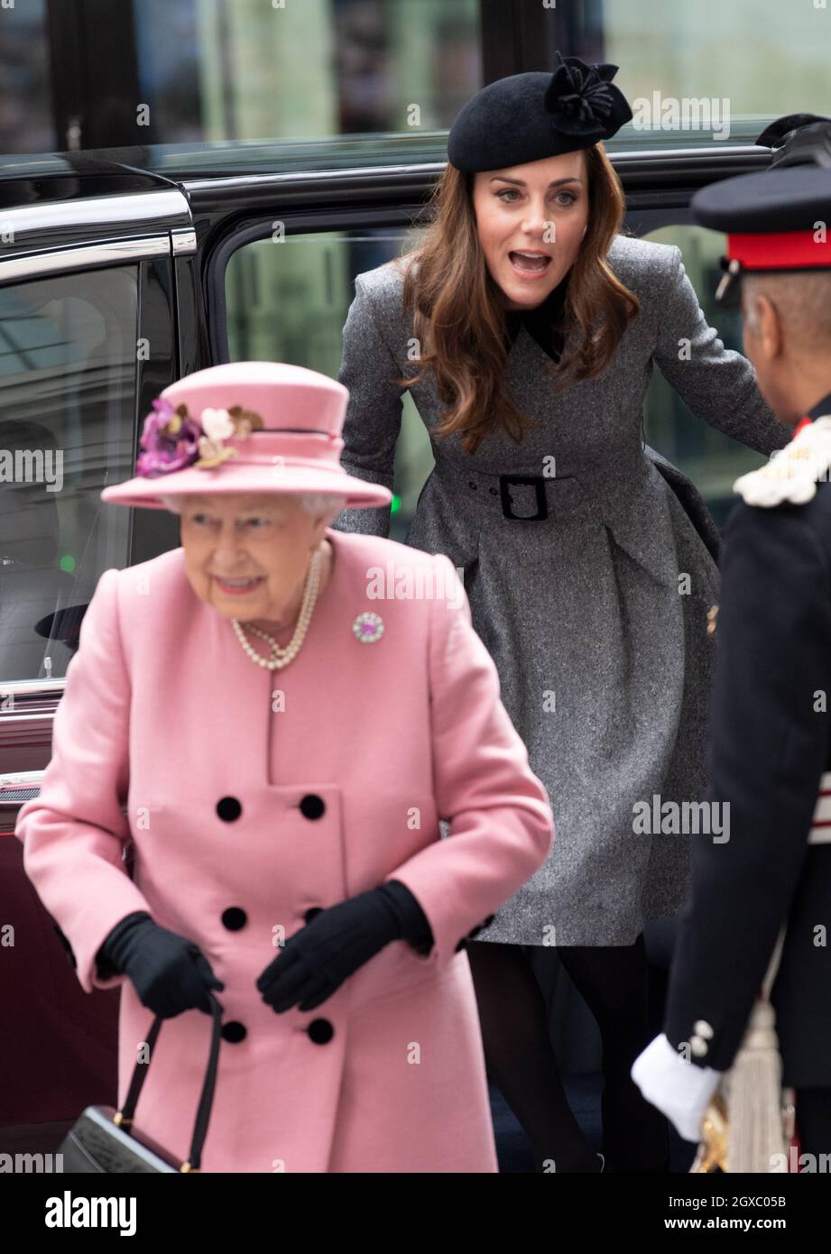 Queen Elizabeth ll and Catherine, Duchess of Cambridge visit King's ...