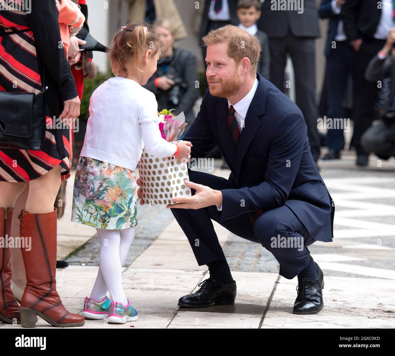 The Duke of Sussex receives a bouquet of flowers from 4 year old Sofia ...