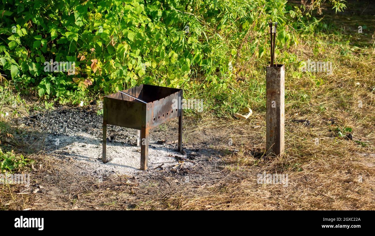 old barbecue is abandoned on the bank of the river, in summer Stock ...