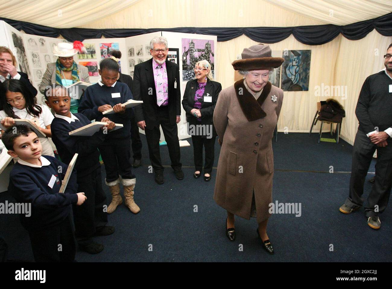 Queen Elizabeth II smiles after meeting artist Rolf Harris and wife ...