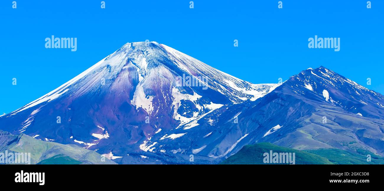 Avachinsky volcano hi-res stock photography and images - Alamy