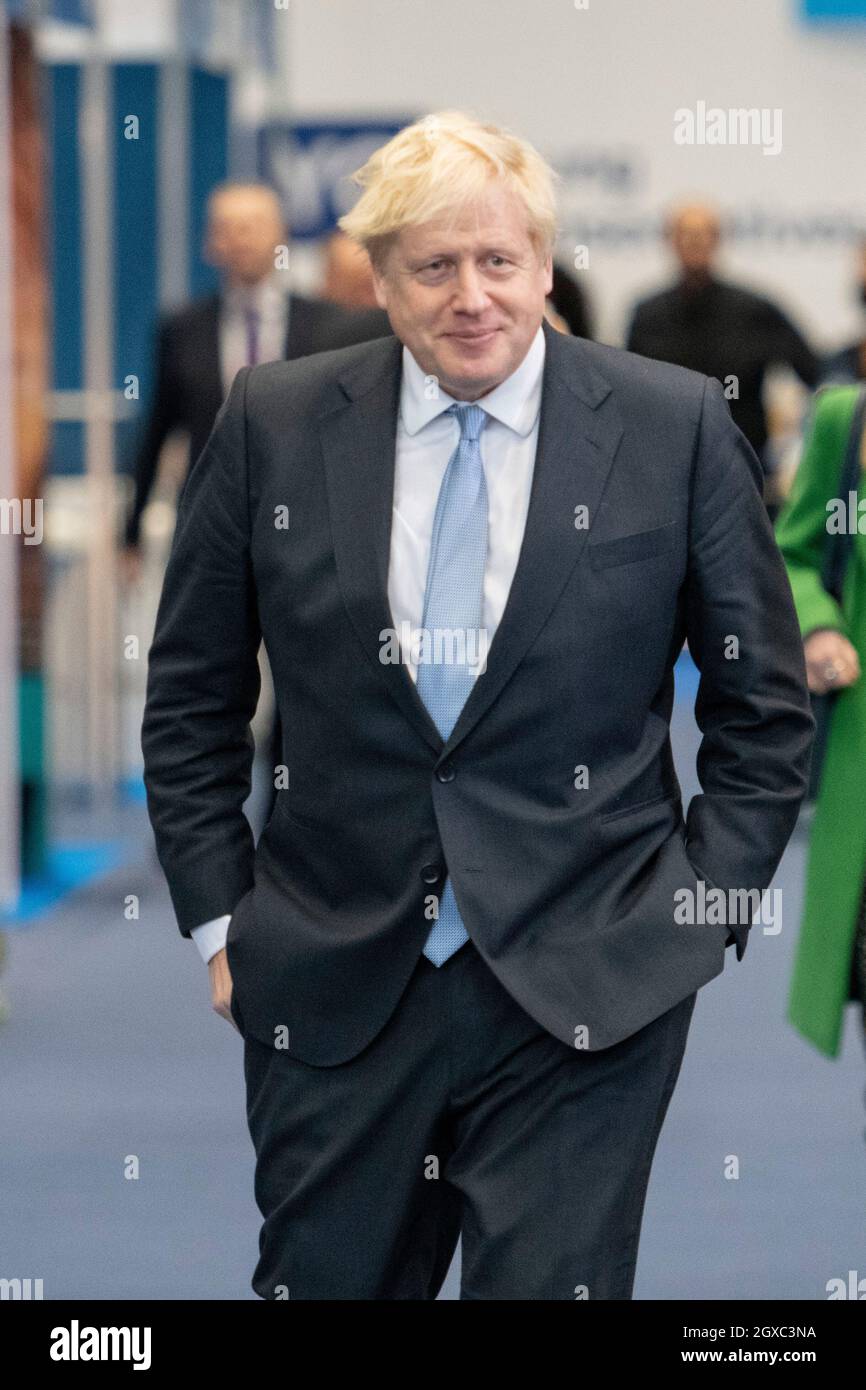 Boris johnson walking towards camera with hands in pockets hi-res stock ...