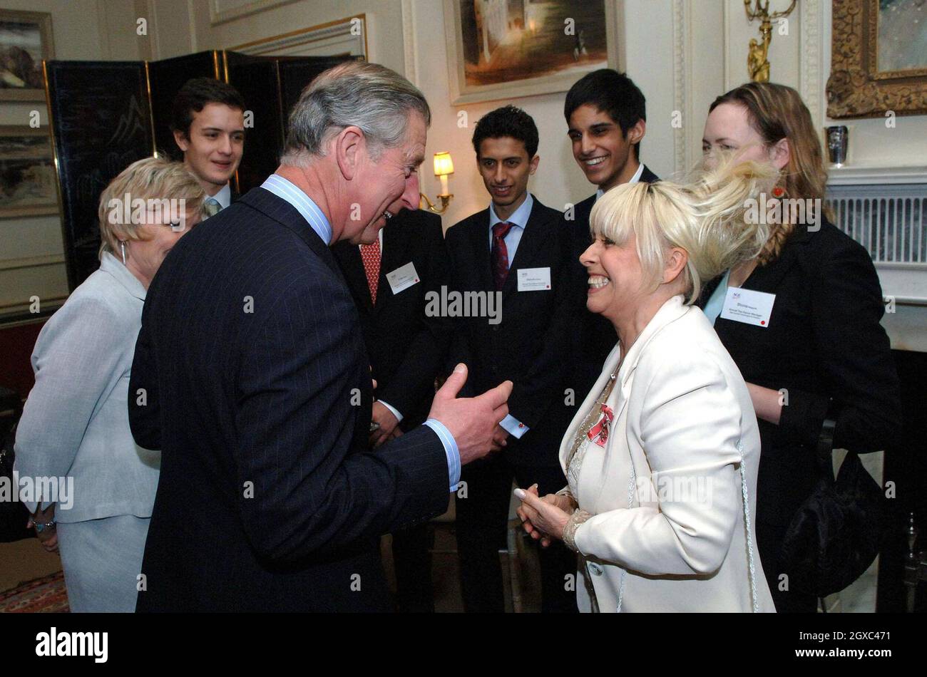 Actress barbara windsor hi-res stock photography and images - Alamy