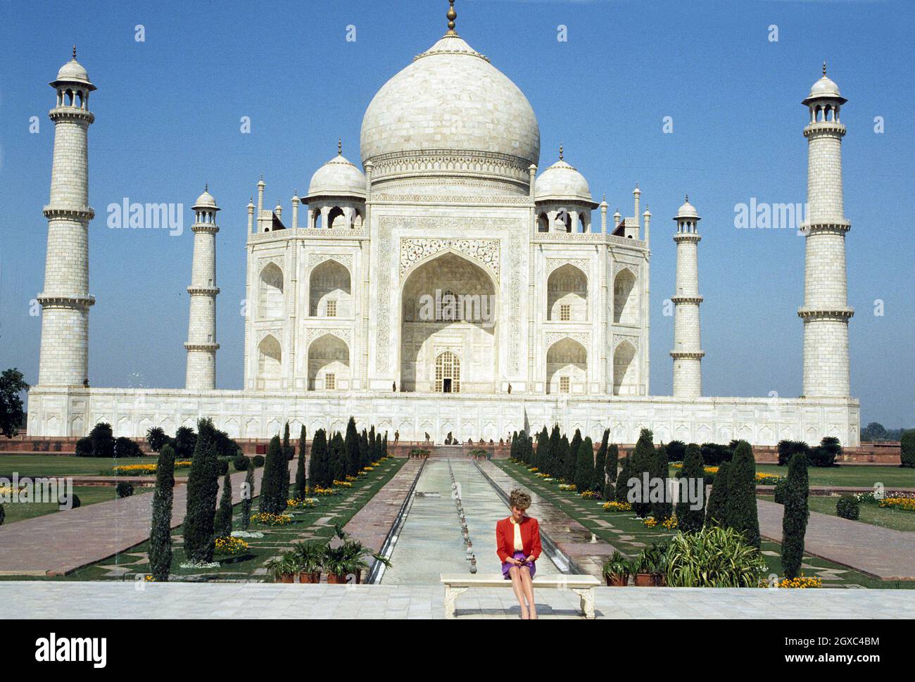 Diana, Princess of Wales poses in front of the Taj Mahal during a visit ...