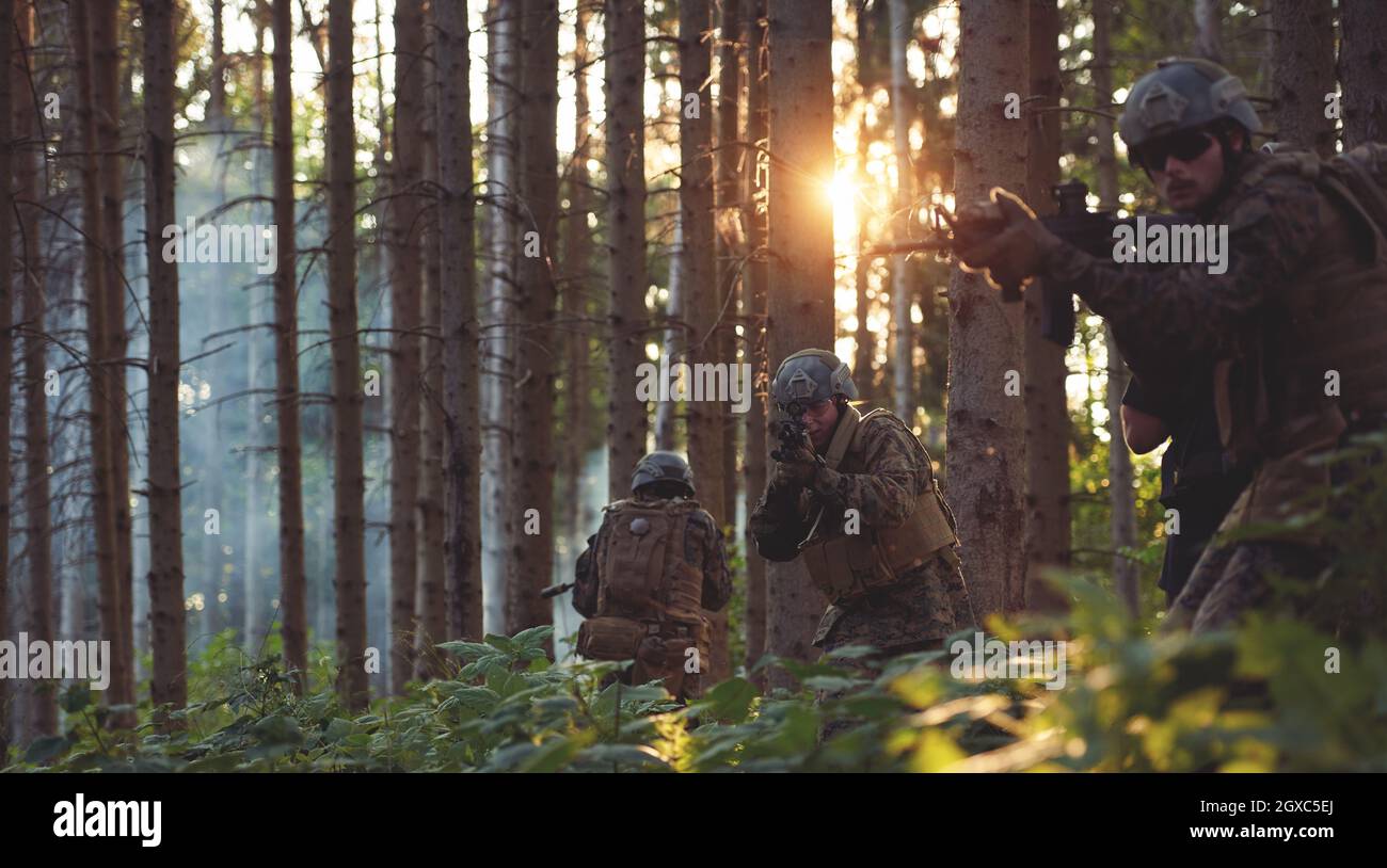 Modern warfare Soldiers Squad Running as Team in Battle Formation Stock ...