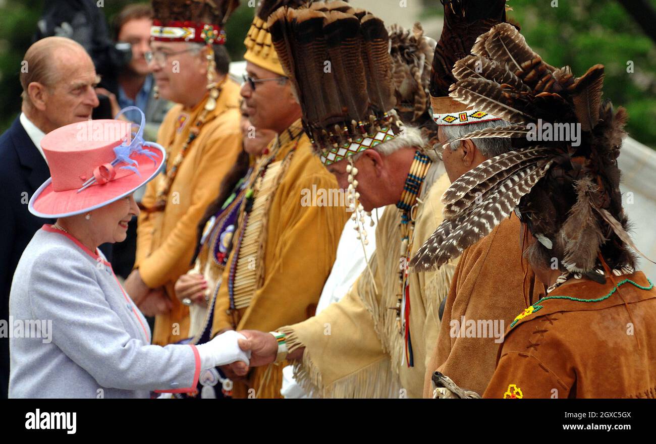 Queen Elizabeth II and Prince Philip, Duke of Edinburgh meet Native ...