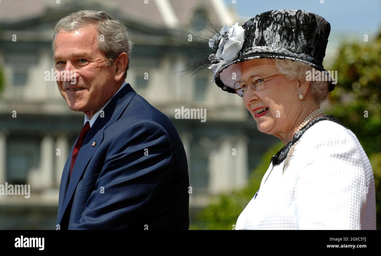 Queen Elizabeth II and George Bush, President of the USA, deliver ...