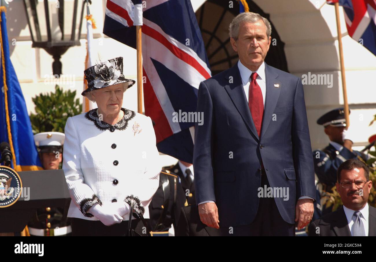Queen Elizabeth II and George W Bush, President of the USA, stand ...