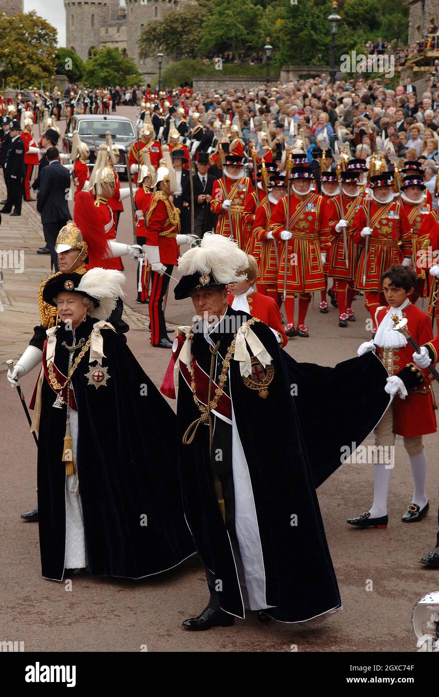 Queen Elizabeth ll and Prince Philip, Duke of Edinburgh walk in a ...