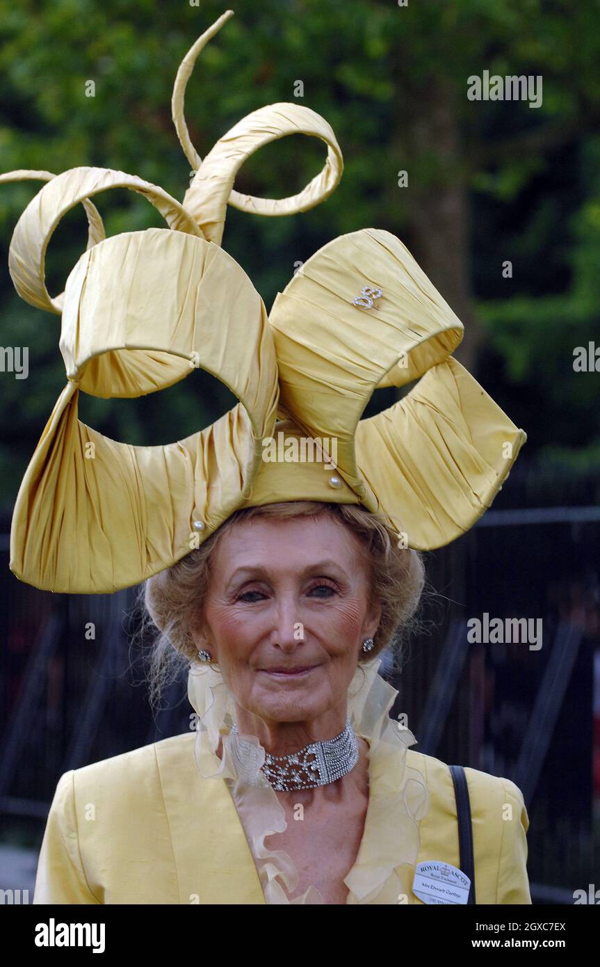 Mrs Edward Claridge attends Ladies Day at Royal Ascot Stock Photo - Alamy