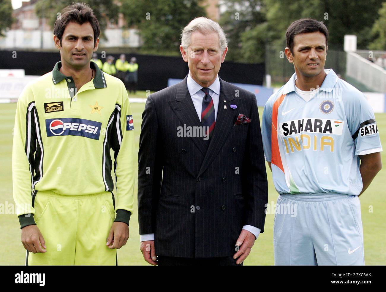 Prince Charles, Prince of Wales meets Pakistan's Captain Shoaib Malik ...