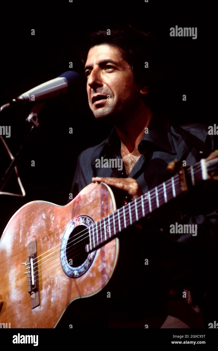 Singer songwriter Leonard Cohen on stage, circa 1975 Stock Photo - Alamy