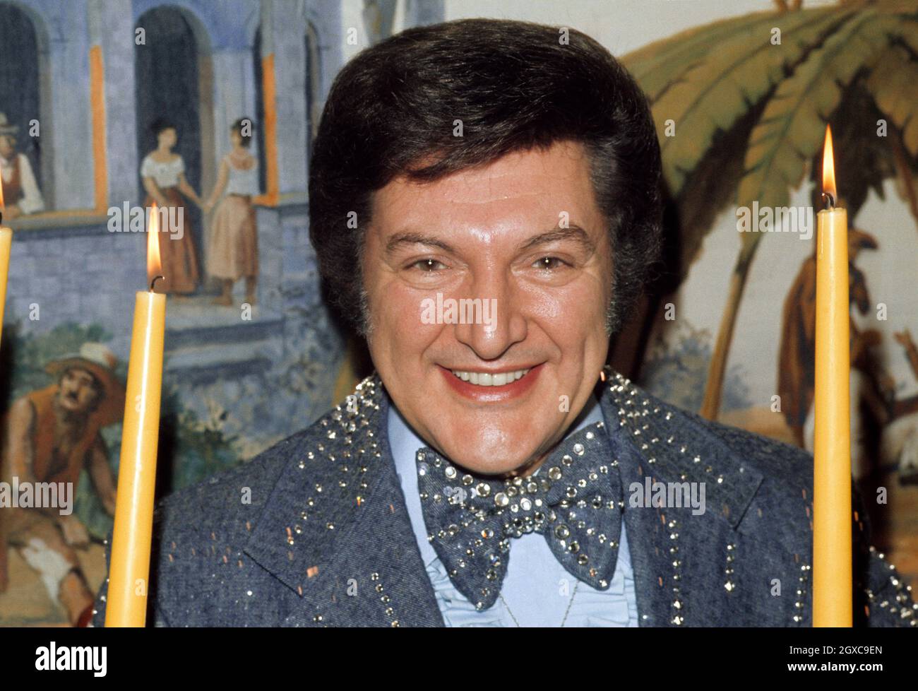 American entertainer Liberace Stock Photo - Alamy