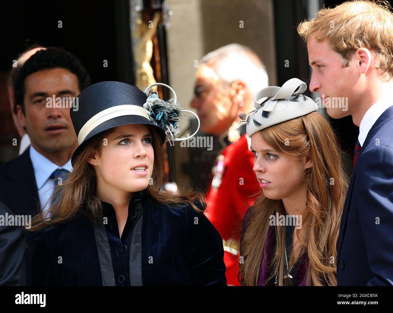 Prince William chats to his cousins, Princess Beatrice and Princess ...