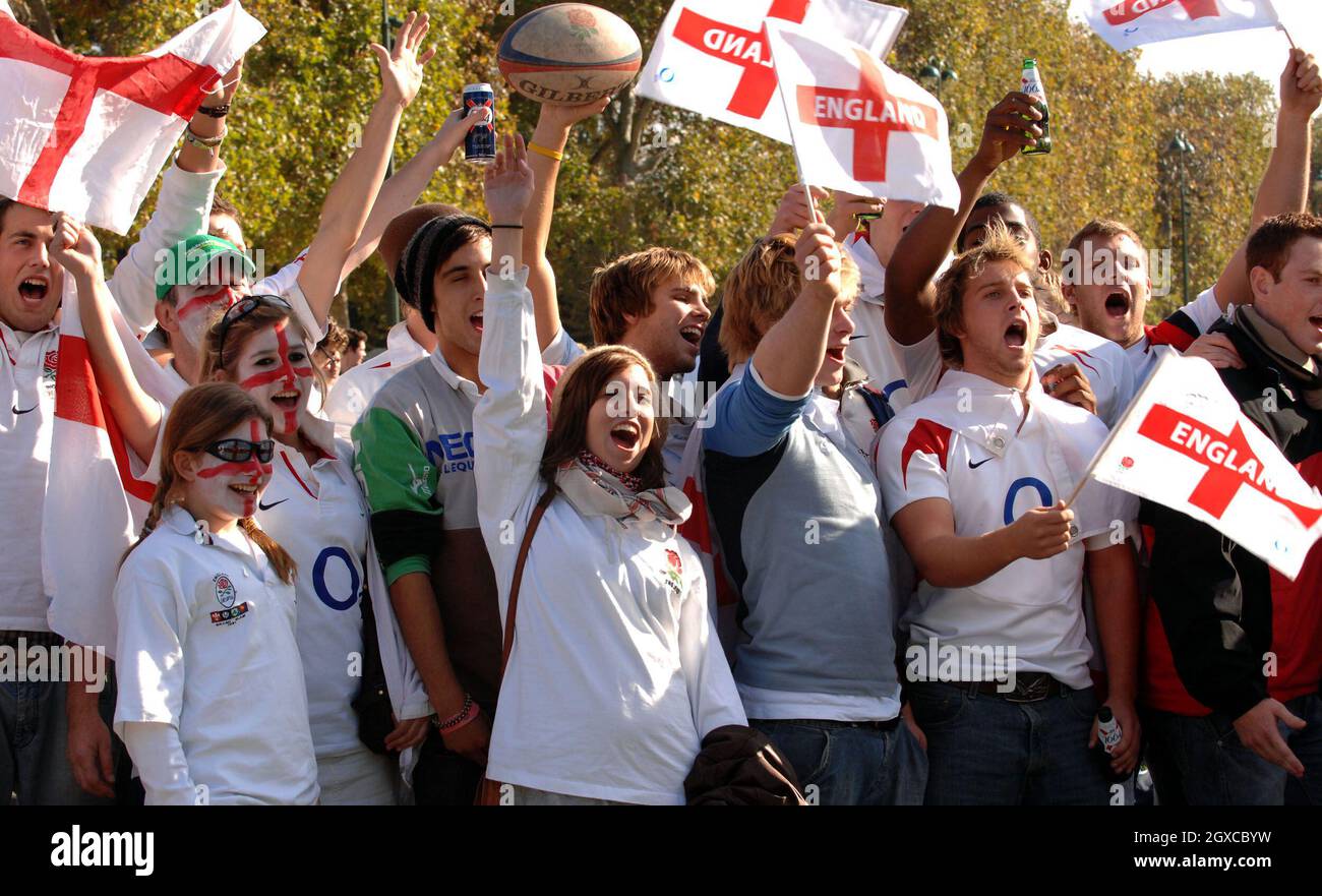 English fans descend on Paris for the Rugby World Cup final between ...