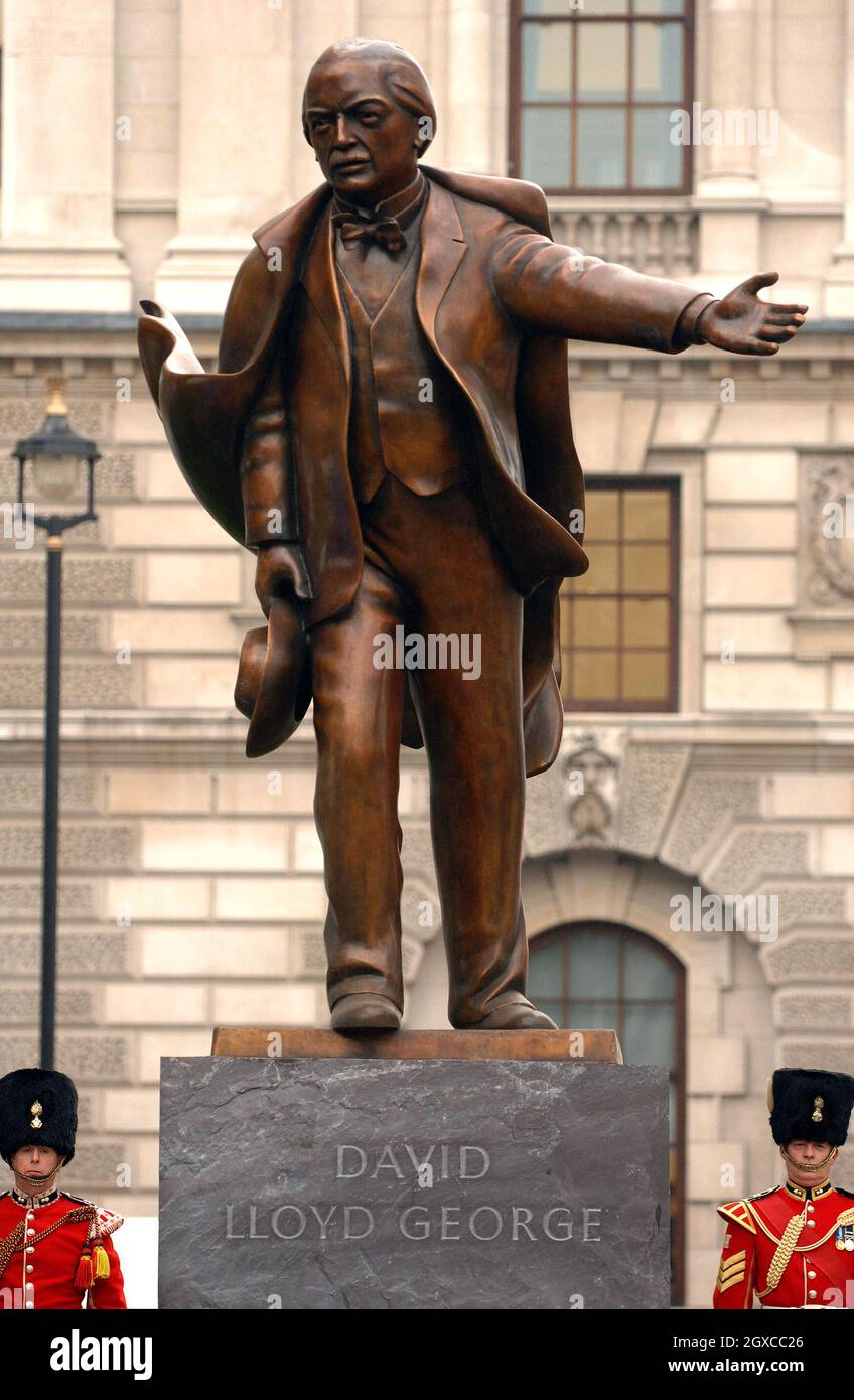 Prince Charles, Prince of Wales and Camilla, Duchess of Cornwall unveil ...