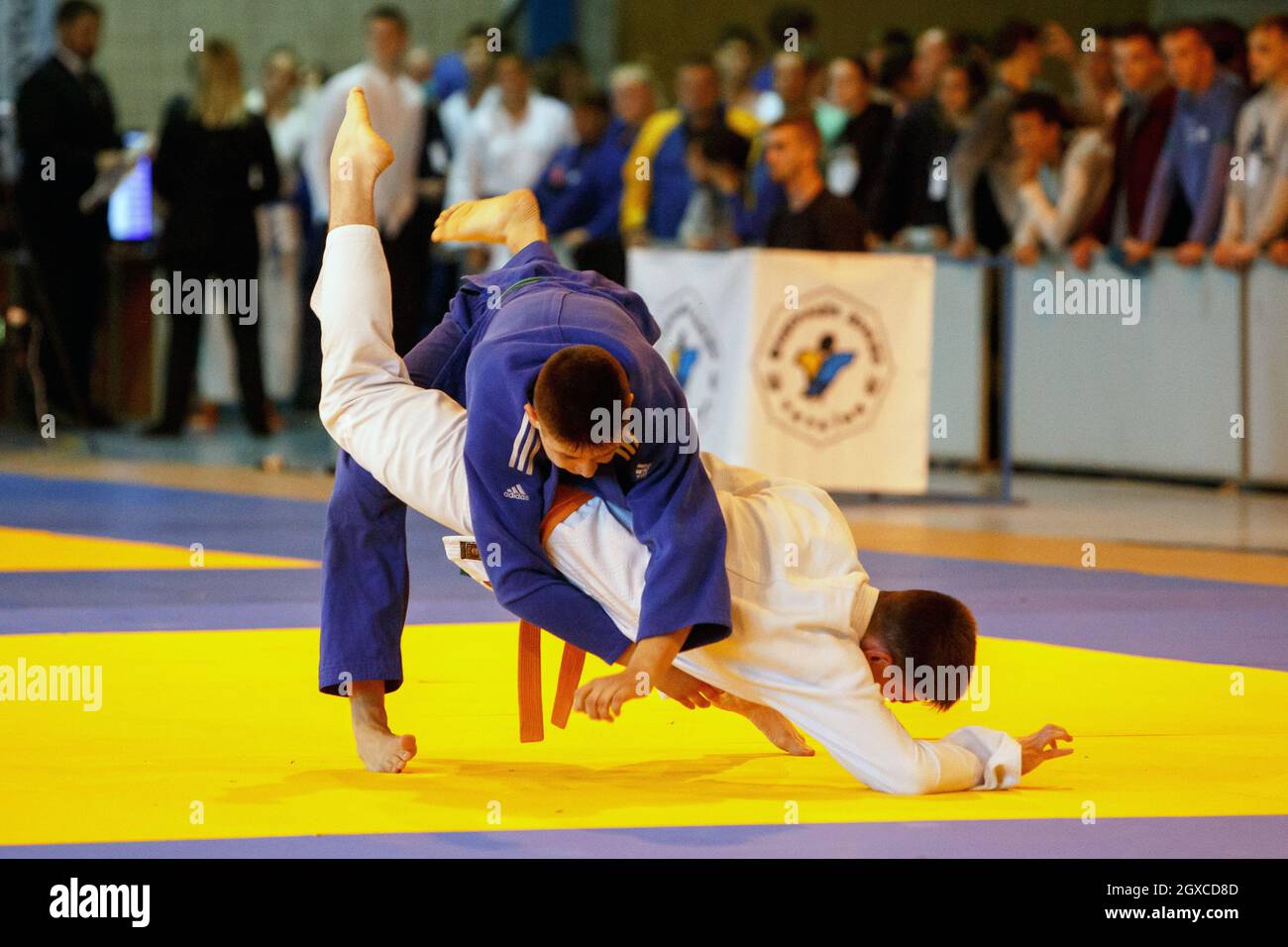 Non Exclusive: UZHHOROD, UKRAINE - OCTOBER 03, 2021 - Young athletes ...