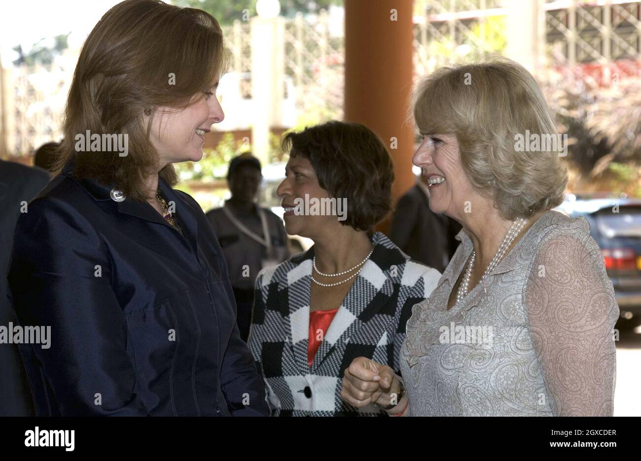 Camilla, Duchess of Cornwall meets Prime Minister Gordon Brown's wife ...