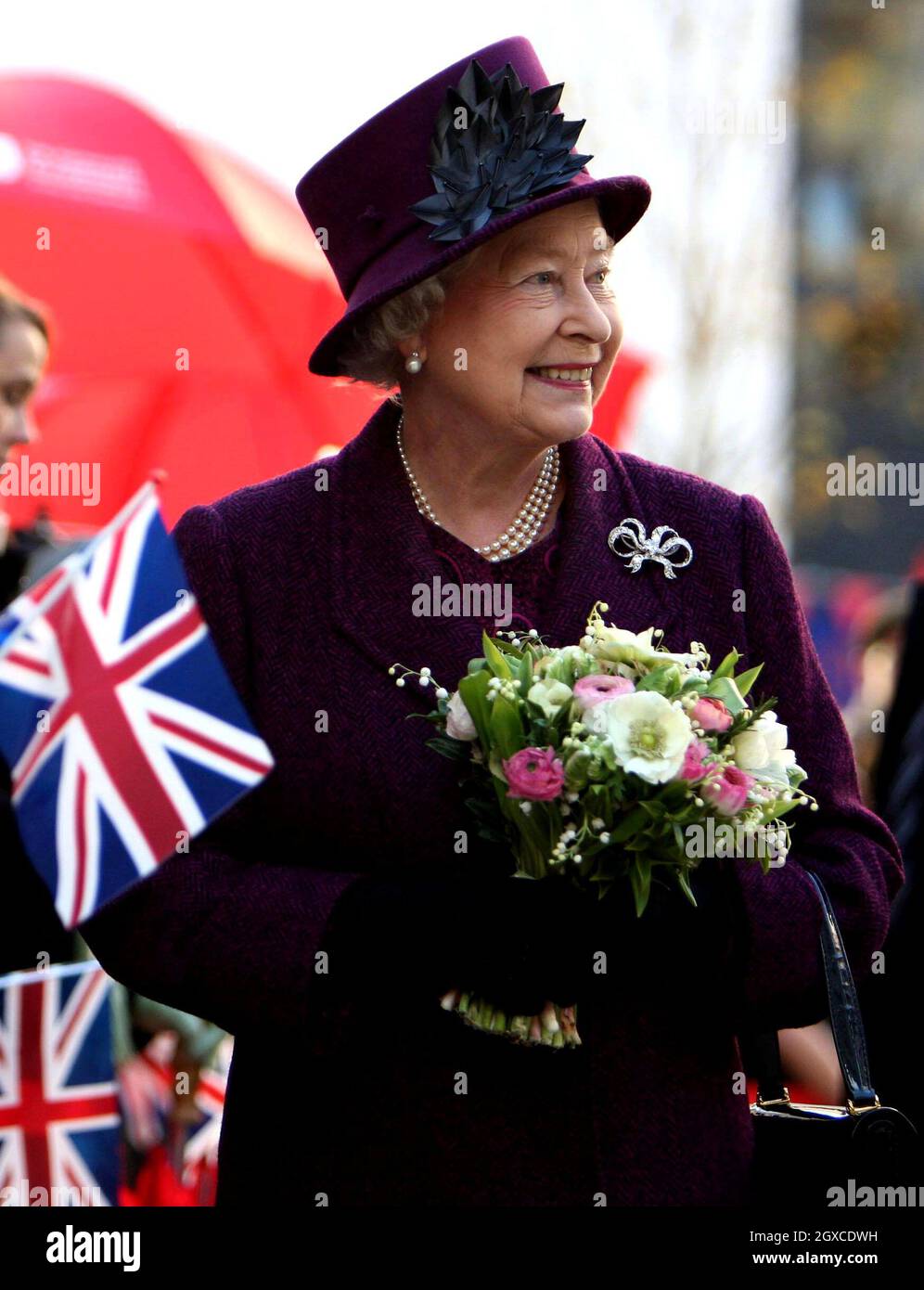 Queen elizabeth ii smiles during hi-res stock photography and images ...