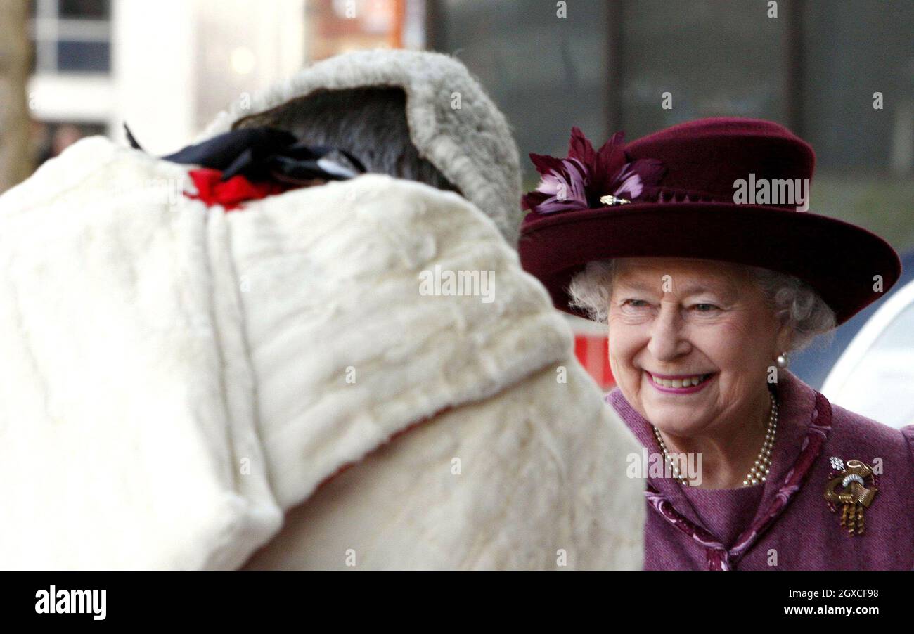 Queen Elizabeth II meets a judge during a visit to the new Criminal ...