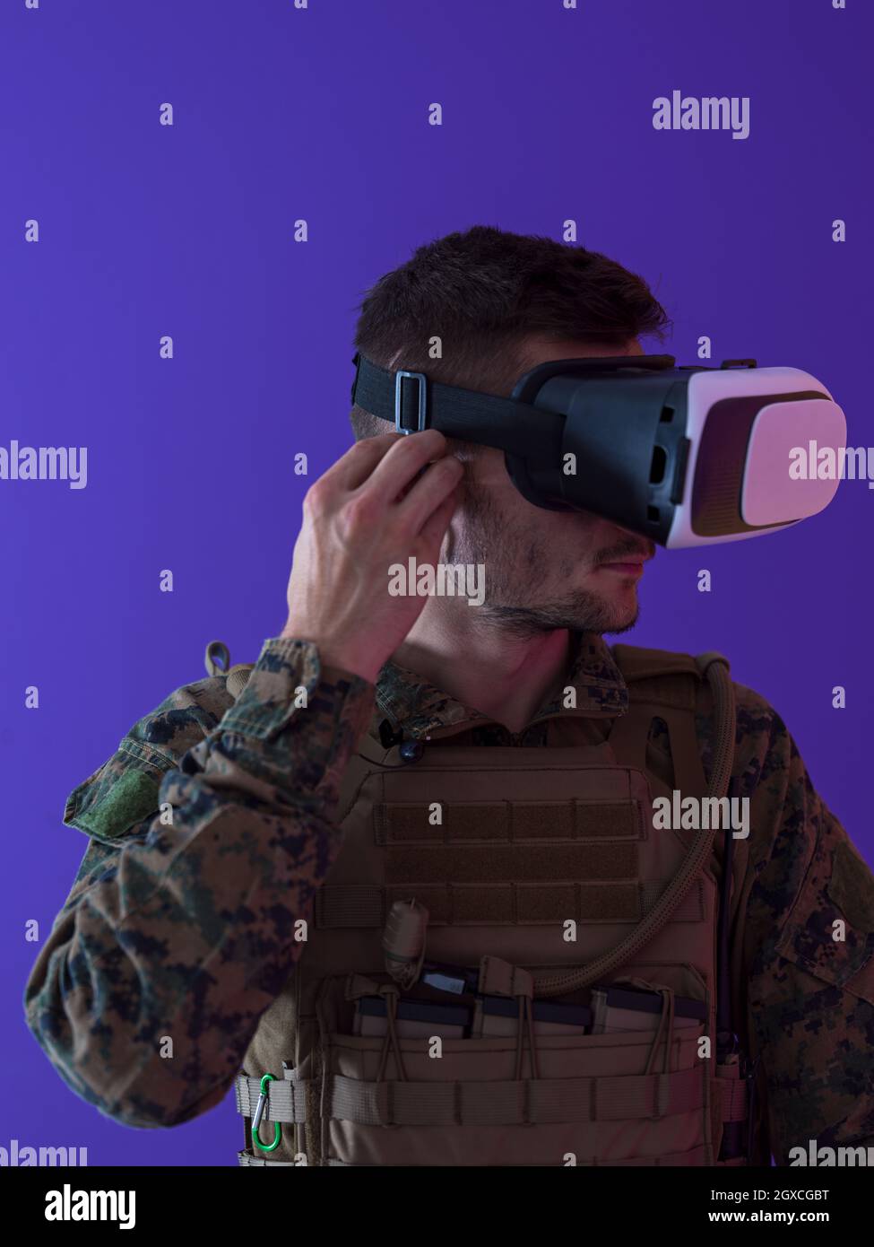 Virtual rifle hi-res stock photography and images - Alamy