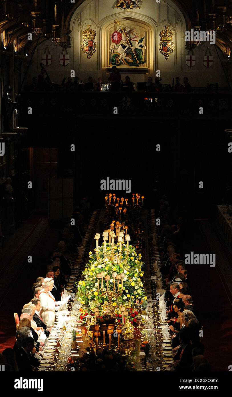 The queen elizabeth ii dinner table hi-res stock photography and images ...