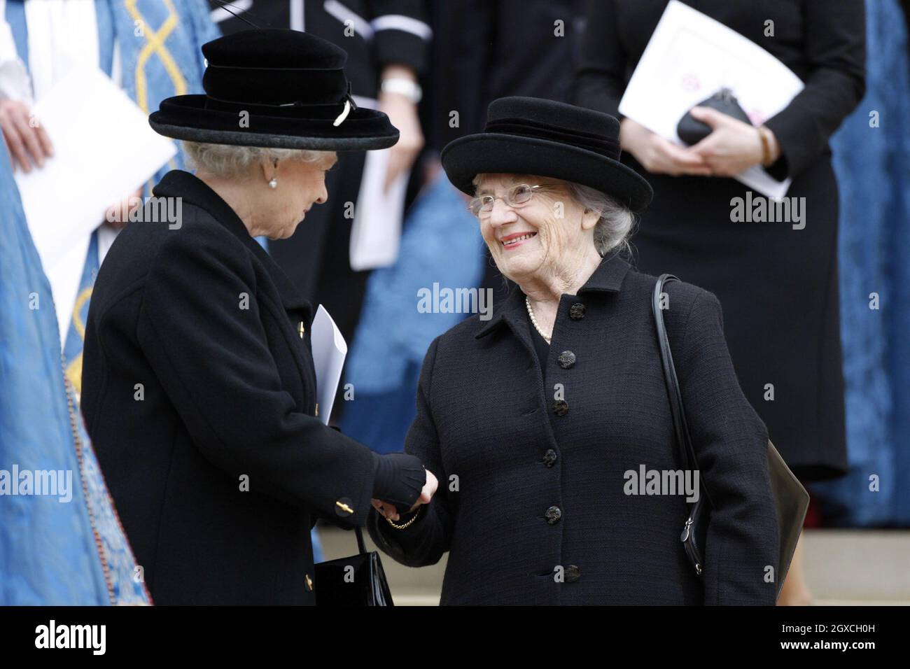Queen Elizabeth II meets Lady June Hillary, wife of Sir Edmund Hillary ...