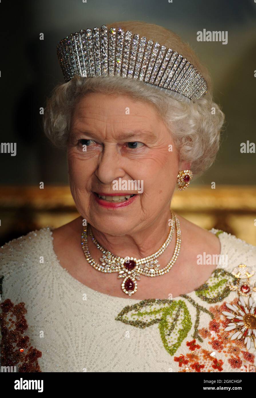 Queen Elizabeth II attends a State Banquet at the Presidential Palace ...