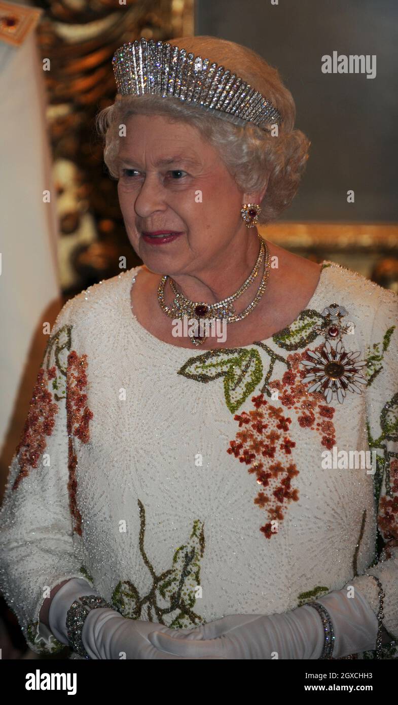 Queen Elizabeth II attends a State Banquet at the Presidential Palace ...