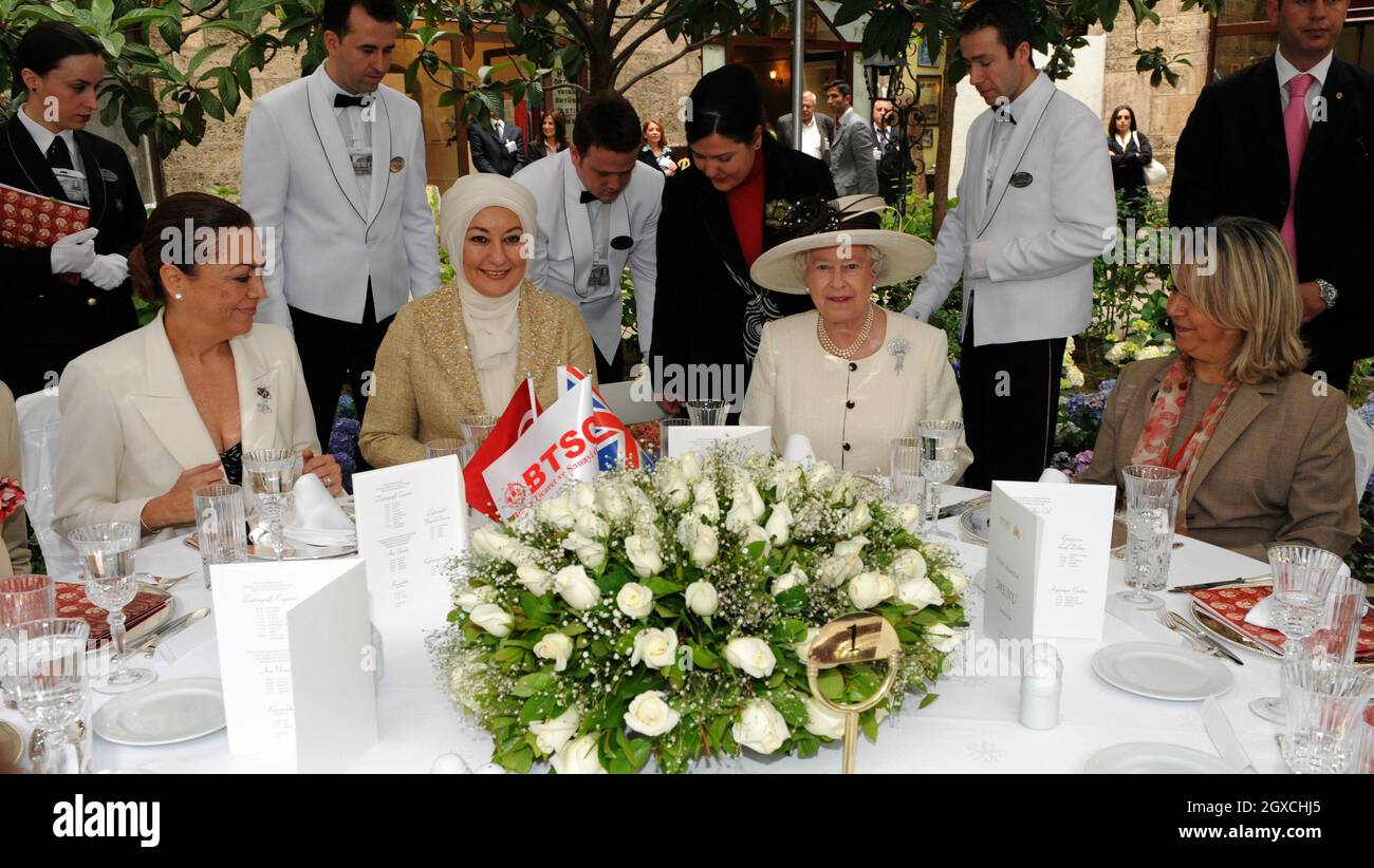 Queen Elizabeth ll attends a banquet and fashion show with Turkish ...