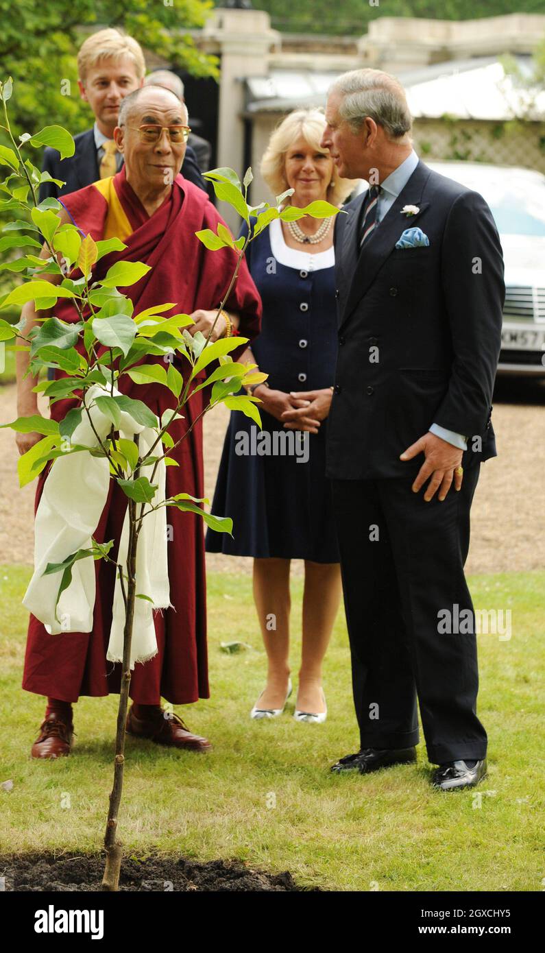 The Dalai Lama plants a tree at Clarence House watched by Prince ...