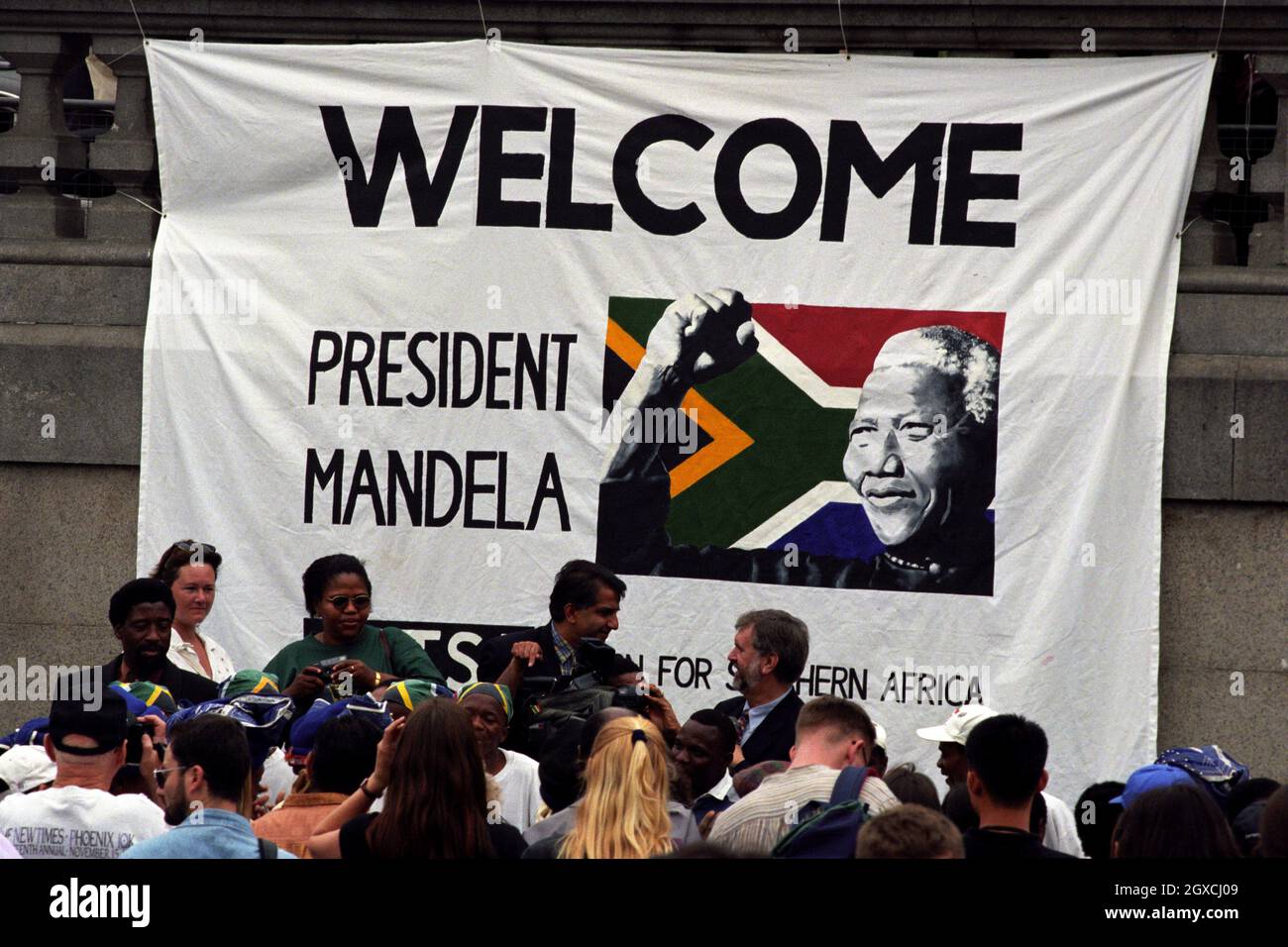 Nelson Mandela supporters erect a 'Welcome' sign at the South Africa ...