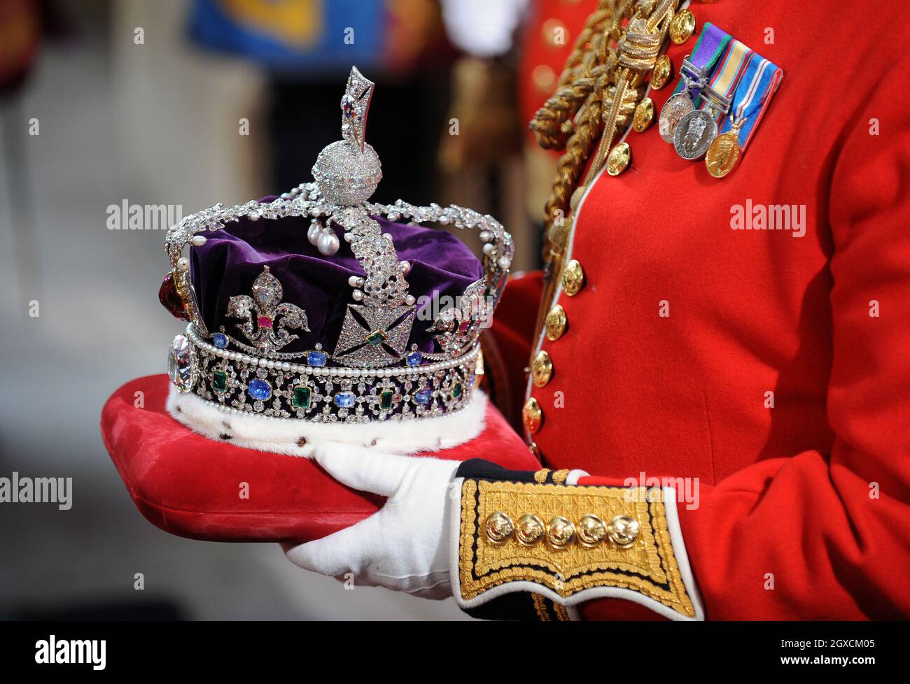 The Imperial State Crown arrives at Westminster for Queen Elizabeth ll ...