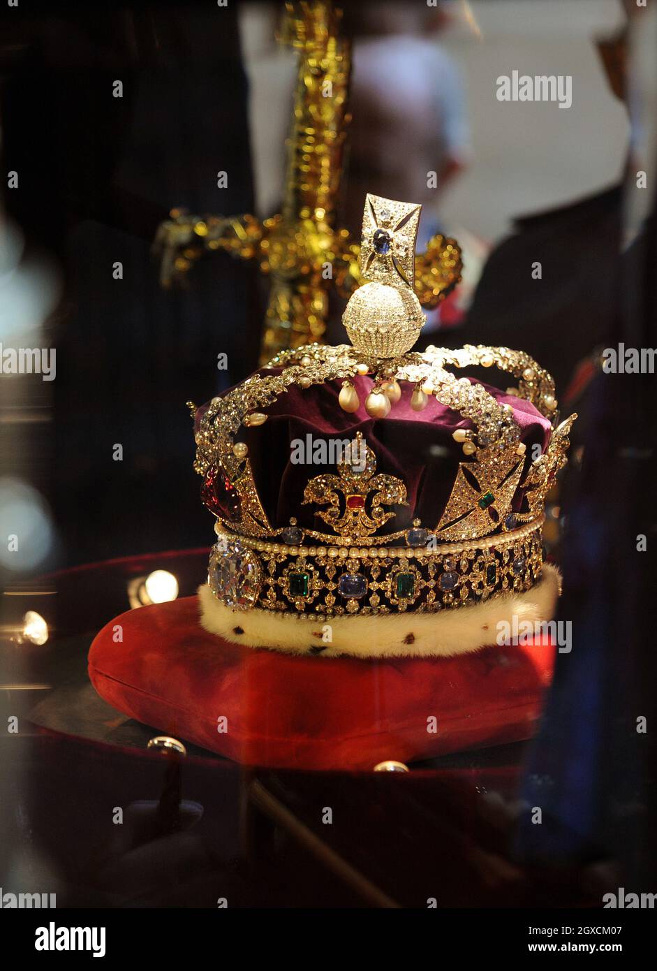 The Imperial State Crown arrives at Westminster for Queen Elizabeth ll ...