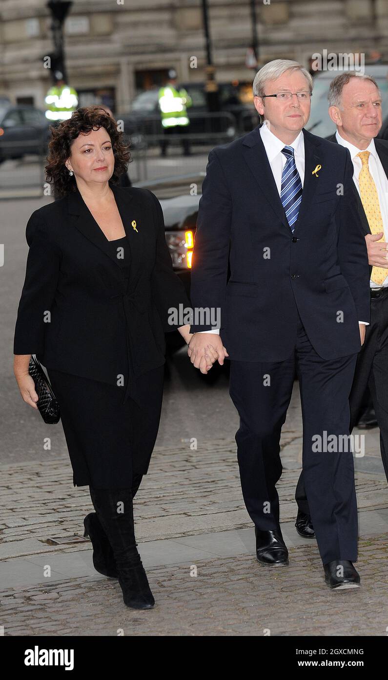 Australian Prime Minister Kevin Rudd and Therese Rein (L) arrive for a ...