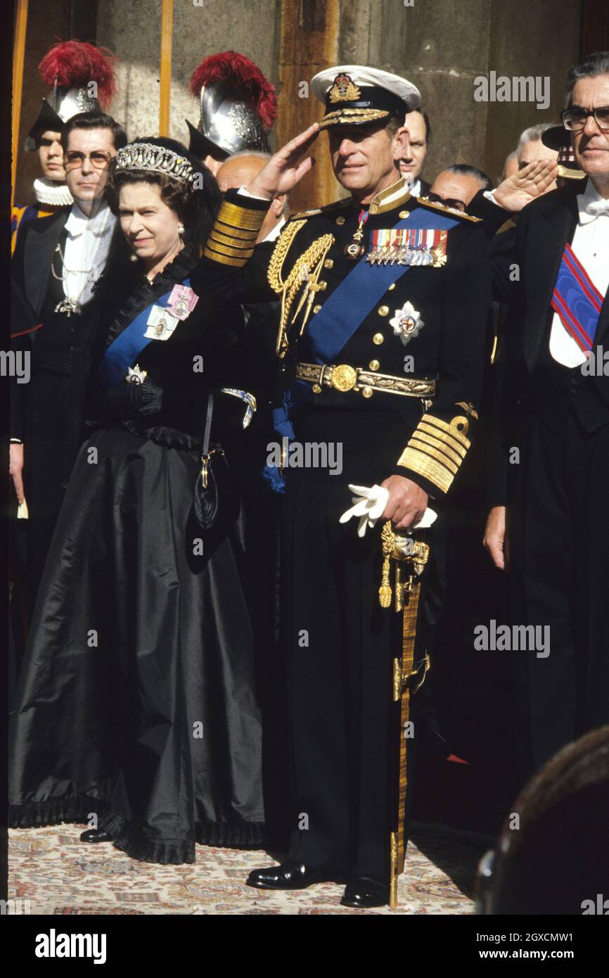 Queen Elizabeth ll and the Duke of Edinburgh arrive at the Vatican to ...