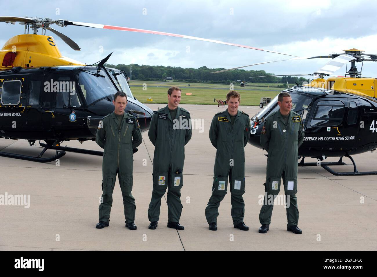 Prince William and Prince Harry pose with their instructors Craig Finch ...