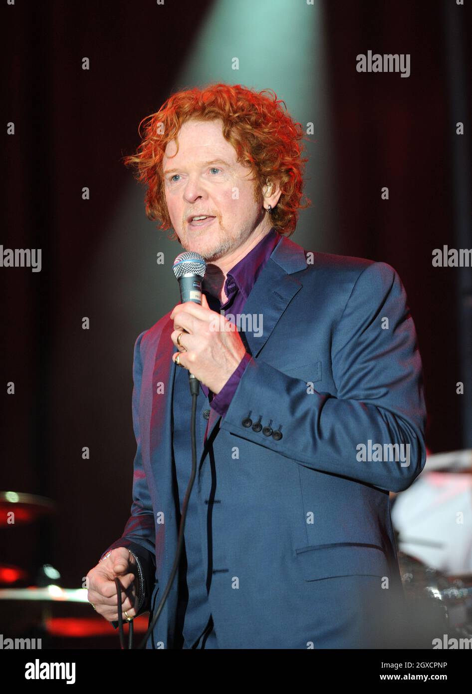 Mick Hucknall of Simply Red performs on stage at Westonbirt Abortetum ...